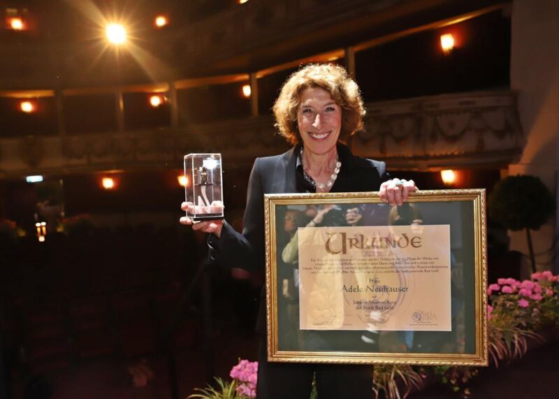 Schauspielerin Adele Neuhauser erhält Nestroy-Ring