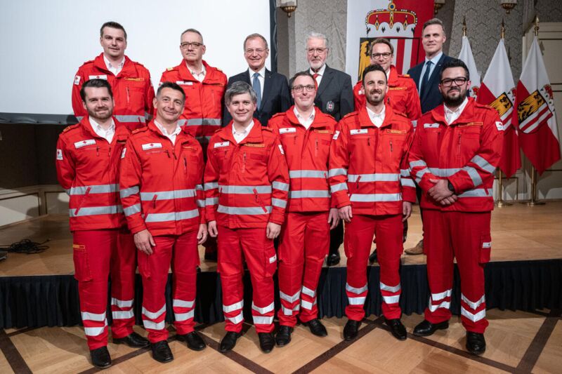 Sieben neue Rotkreuz-Offiziere angelobt