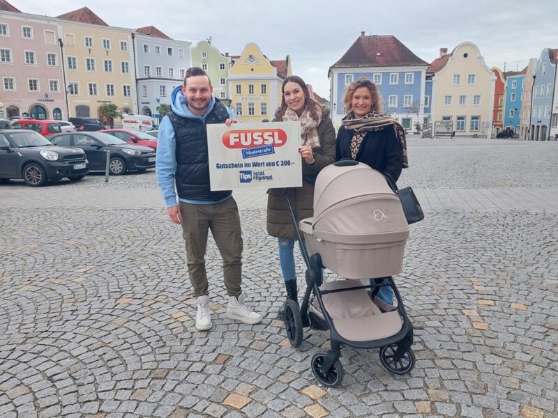 Vom Tips-Glücksengerl am Schärdinger Stadtplatz überrascht