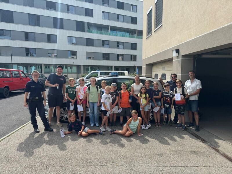 Polizeibesuch begeistert Kinder aus Pucking