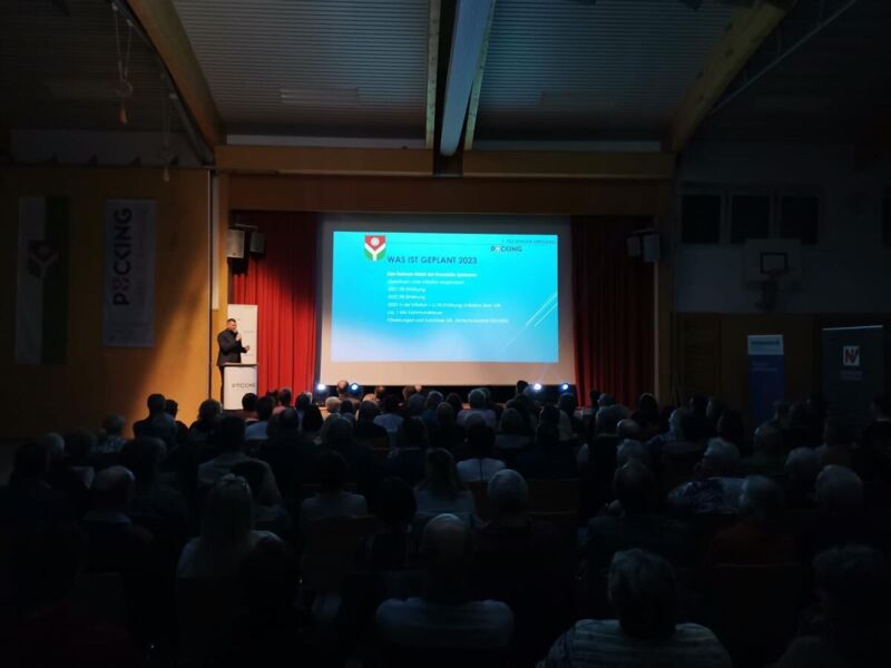 Premiere des "Pucking Empfangs" ging erfolgreich über die Bühne