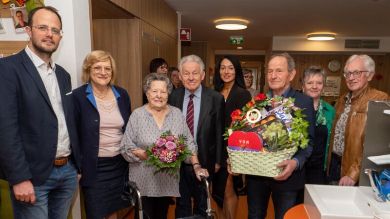 Hellmonsödterin feiert 100jährigen Geburtstag im Seniorenheim mit viel ...