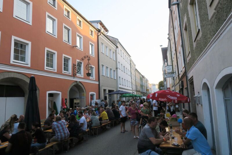 Viel Musik und ein spannendes Programm auf Braunaus Straßenfest in der ...