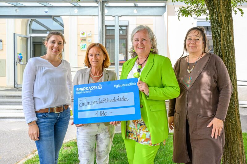 Spenden von Friedenskonzert an Frauennetzwerk Linz-Land übergeben