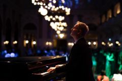 Ein Abend voller Musik und Weihnachtszauber mit Hans Peter Gratz