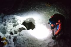 Bergretter bergen einen tagelang Vermissten aus Doline am Dachstein