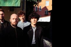 Alago und Weak Boys geben ein Konzert in der Hildegard