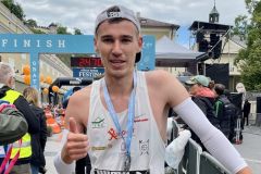 Michael Bamberger läuft mit Bestzeit auf Rang 13 beim Salzburg Marathon