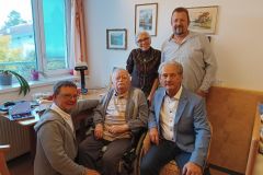Helmut Böhm schenkte sein Lebenswerk dem Stadtarchiv Attnang-Puchheim