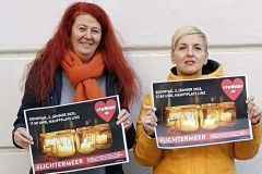 Zeichen der Solidarität : "Yes, we care - Linz!" am 2. Jänner am Linzer ...