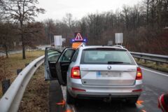 Auto kollidiert mit Leitplanke auf der A25 nahe Weißkirchen an der Traun